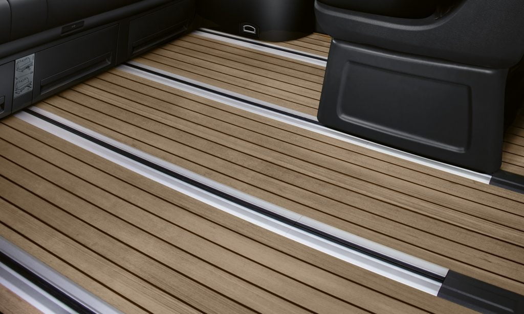 VW Multivan back in Black Edition