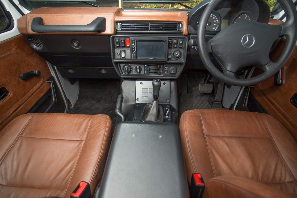 Earthcruiser Mercedes-Benz G-Pro Escape 4WD Camper - Ute Guide